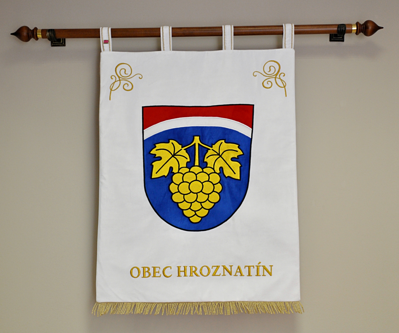Vyšívané obecní a státní znaky - výroba na zakázku, prodej